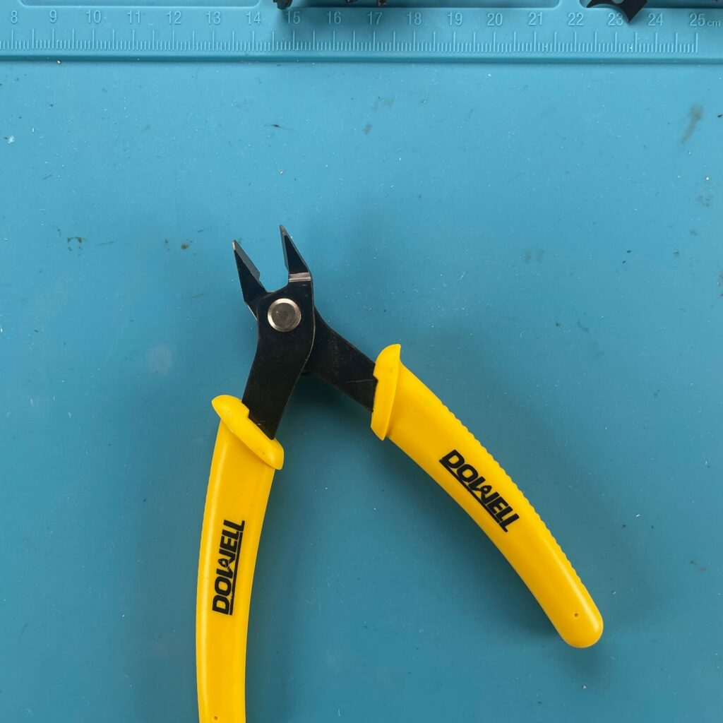 Get the ultimate DOWELL Micro Flush Cutter | MP Railroad